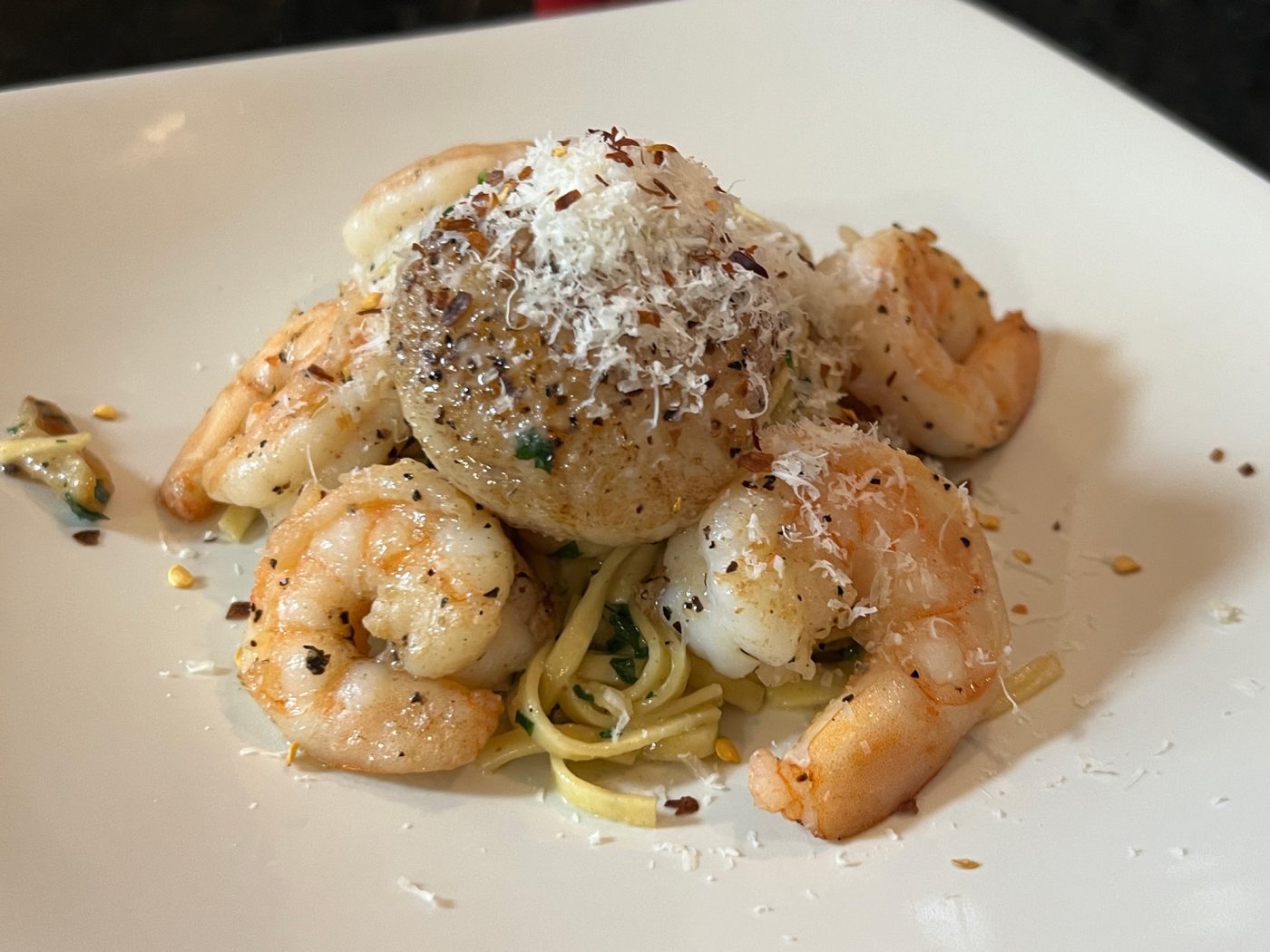 Capesante e gamberi dello Chef Bloom (Chef Bloom’s Diver Scallop ...